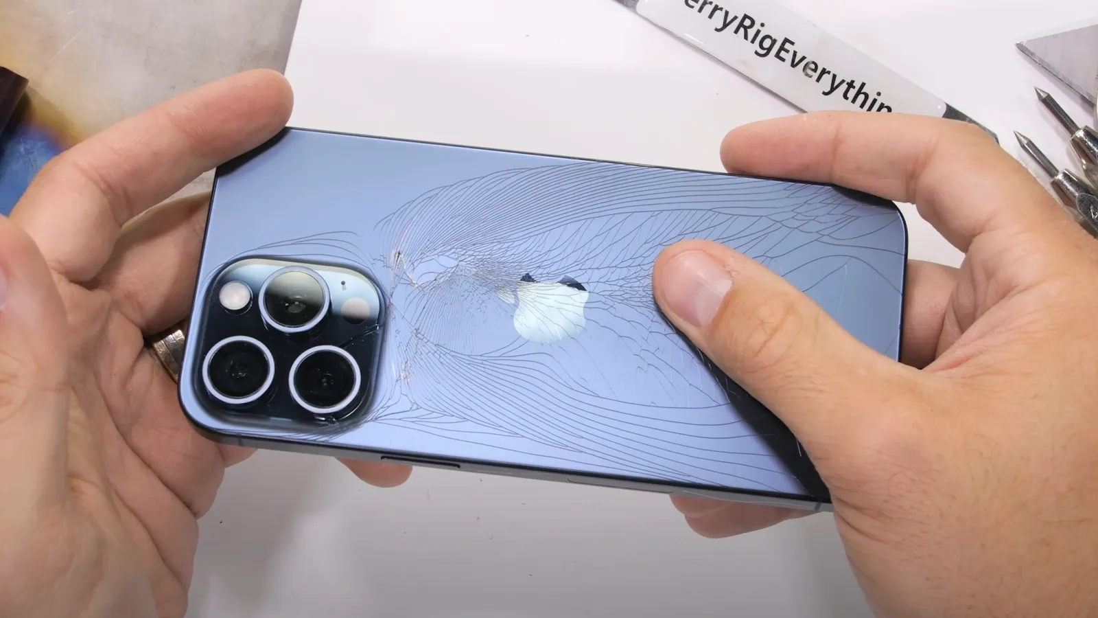 How to Fix iPhone 15 Back Glass Panel Cracking Issue